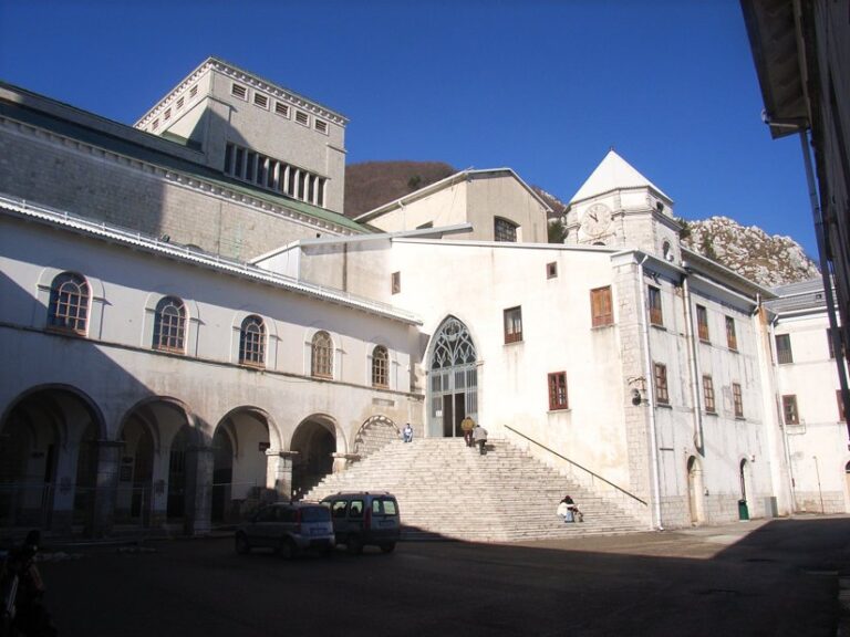 Santuario di Montevergine - Turismo Viaggi Italia